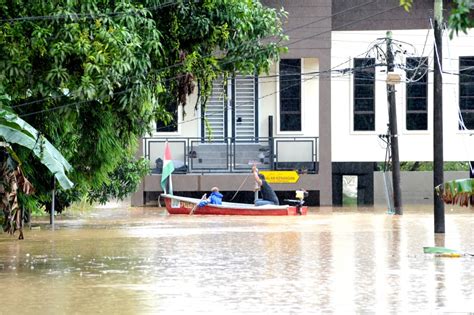 Mangsa Banjir Di Johor Bertambah 8 221 Berlindung Di 53 PPS Utusan