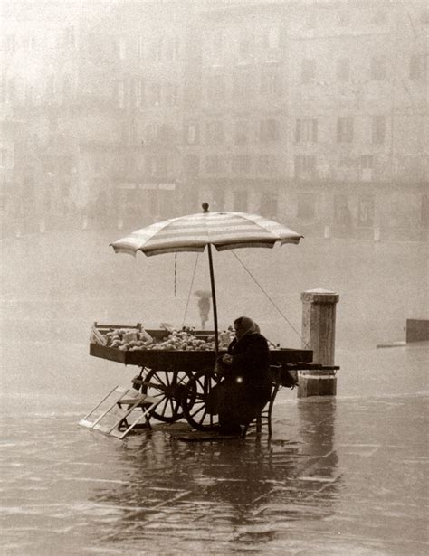 Venditrice Ambulante In Piazza Del Campo 1950 Ca Museo Di Storia