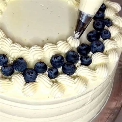 Betún de limón o buttercream de limón Felizmente Dulce