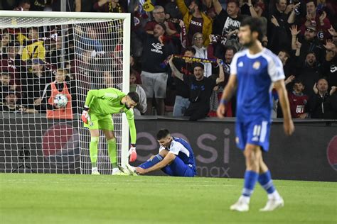 Slobodna Dalmacija Nakon debakla u Pragu Dinamo se okreće