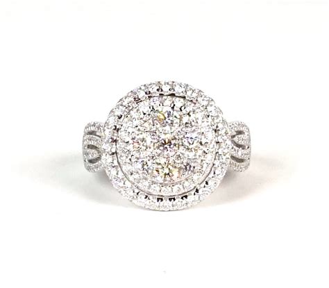 Bague Ronde En Or Gris 18 K 750 Oo Sertie De 139 Diamants Blancs