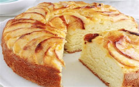 Gâteau au yaourt aux pommes fondant et hyper moelleux Toutes Recettes