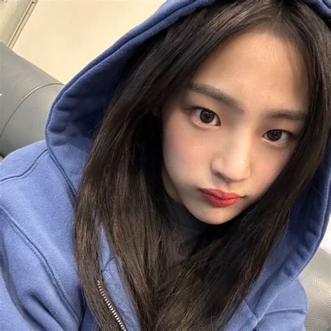 Minji New Jeans Icons Lq Cute Selca Selfie Gf Girlfriend Material