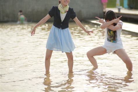 画像JKさん川でエチエチ水遊びをしてしまう ひま速 暇つぶし速報