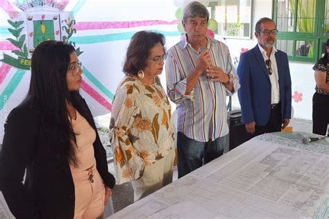 Feira de Santana Prefeito Colbert Martins anuncia reconstrução do
