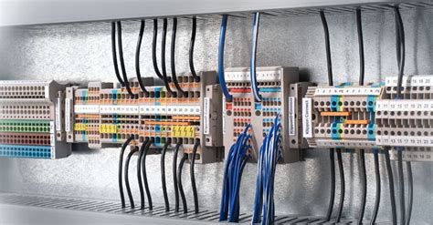 Konfiguratory doboru aparatury elektrycznej i sterującej do szaf