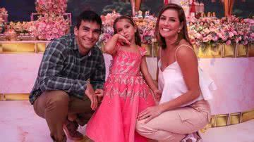 Deborah Secco compartilha vídeo de sua filha dançando ballet Cheia