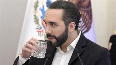 Bukele prend congé et lègue à sa direction la recherche d une
