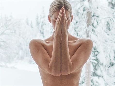 What Is Naked Yoga And What Are Its Benefits In Hindi