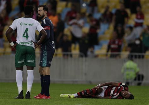 Sem jogar desde junho Bruno Henrique precisará realizar nova cirurgia
