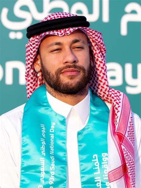 Neymar está entre os jogadores mais bem pagos no mundo veja lista