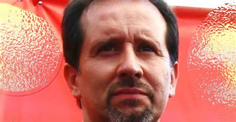 Miguel Tapia Biografía del fundador y baterista de Los Prisioneros