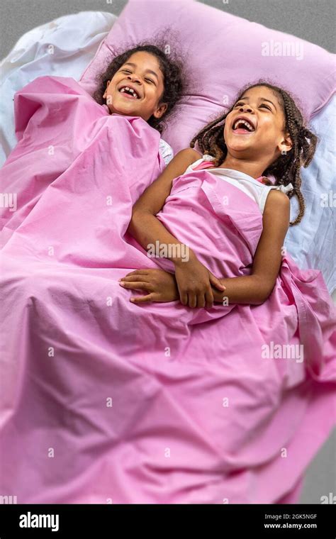 Petit Filles Banque De Photographies Et Dimages Haute R Solution Alamy