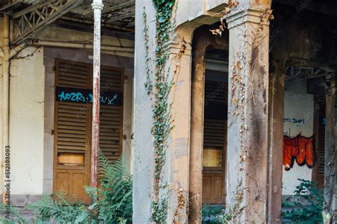 Un hotel abandonné à Luxeuil lès bains Un bâtiment abandonné et tagué