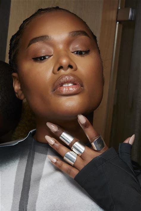 La Manicura Desnuda Es El Color De U As Para Manos Y Pies Del Verano