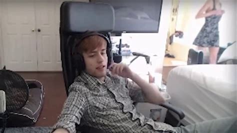 LEGENDARY LEA SLIPS ON STREAM YouTube