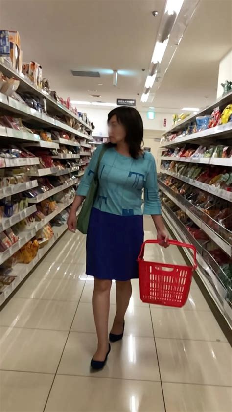 Pcolle お買い物中の眺め68ムチムチ熟女と清楚系OLのお買い物風景を okaimono68 36style mp4