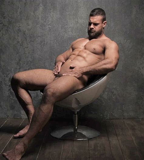 We Needed To See More Of Naked Muscle Hunk Kirill Dowidoff