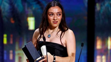 Merve Dizdar Cannes Film Festivali nde En İyi Kadın Oyuncu ödülünü