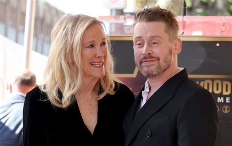 Watch Home Alone Stars Macaulay Culkin And Catherine OHara Reunite