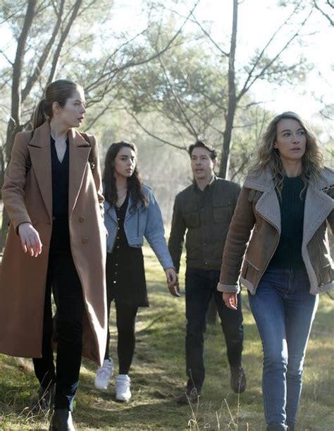 Watch La Brea Online Season 2 Episode 8 TV Fanatic