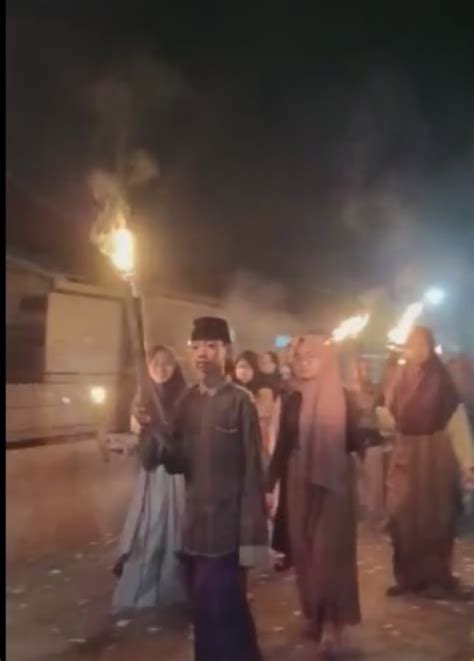 Jambearum Semarak Pawai Obor Dan Takbir Keliling Sambut Idul Fitri Di