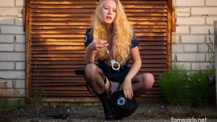 Women Women Outdoors Ella Pasjakina Squatting Handcuffs Famegirls
