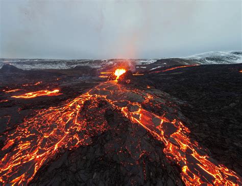 Islande suivez en direct et en vidéo l incroyable éruption volcanique