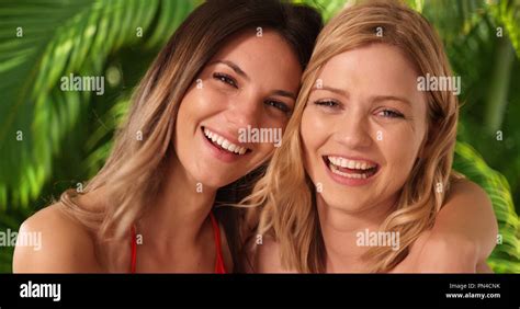 Niñas Rubias En Bikinis Fotografías E Imágenes De Alta Resolución Alamy