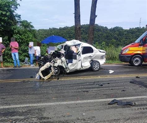 Colisão entre carros e carretas deixa dois mortos na BR 470 em Trombudo