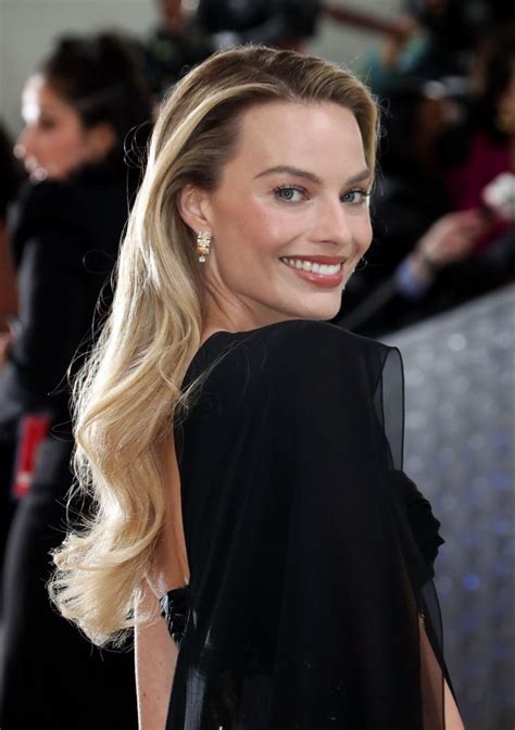Margot Robbie Style Outfit Outfits Looks Street Style Red Carpet Events