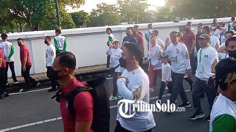 Menuju Abad Nu Jokowi Buka Jalan Sehat Dari Puro Mangkunagaran