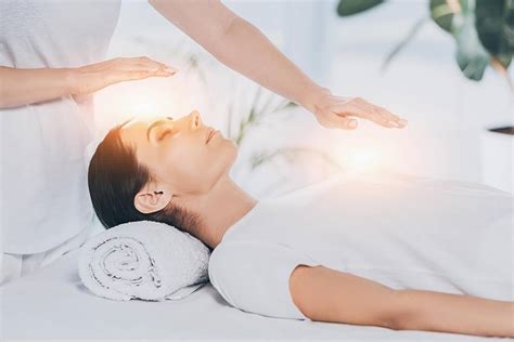Reiki Una terapia para equilibrar la energía Instituto Universitario