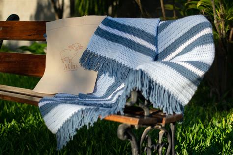 Manta pie de cama disponible para enviar YA 155cm x 85cm Estás a nada