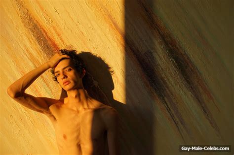Kodi Smit McPhee Nude And Sexy Pics Vids The Men Men