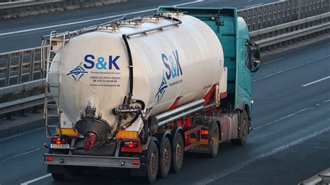 D S K Transportgesellschaft 77