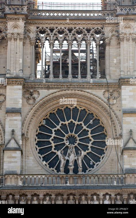Westfassade Beim Besuch Der Kathedrale Notre Dame De Paris In Der Am