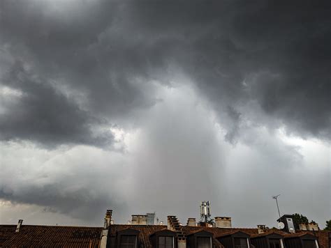 Maltempo Primi Temporali Al Nord Nubifragi Tra Piemonte E Veneto