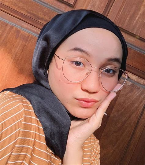 Pemuas Nafsu In 2021 Beautiful Muslim Women Beautiful Hijab Muslim Women