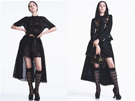 Địch Lệ Nhiệt Ba bị lãng phí nhan sắc kém nổi bật trước Jisoo Blackpink