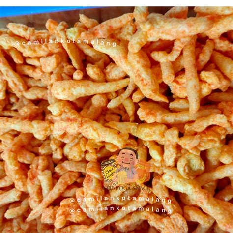 CHEETOS Snack Twist Corn Jagung Bakar Balado 100gr Camilan Cemilan