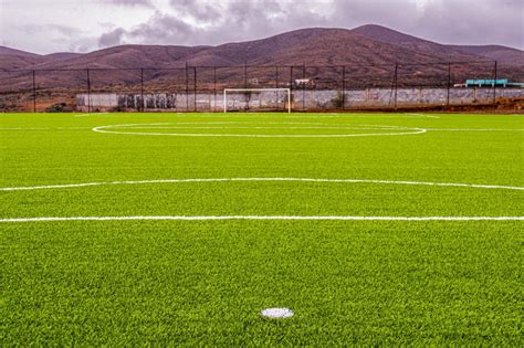 Con 4 2 mdp rehabilita Gobierno de Zacatecas cancha de fútbol con