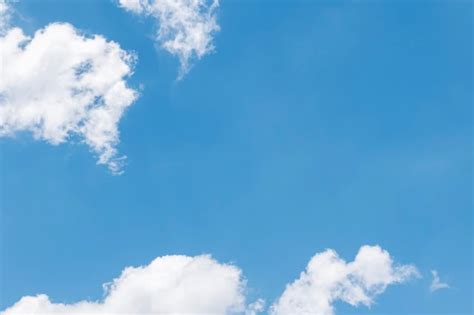Cielo Azul Con Fondo De Nubes Foto Premium