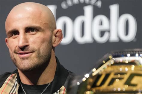 Volkanovski revela lição aprendida em 1ª luta contra Makhachev no UFC