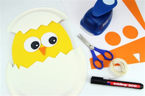 Poussin avec une assiette en carton FACILE Activités manuelles