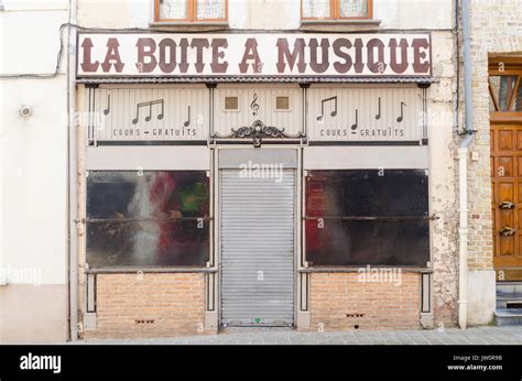 La boîte à musique hi res stock photography and images Alamy