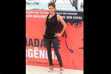 Halle Berry De A Os Luce As En Su Tercer Mes De Embarazo El