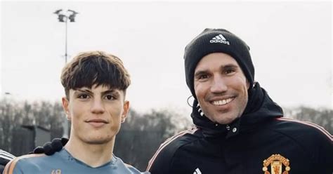 Alejandro Garnacho Sends Message To Robin Van Persie After Training