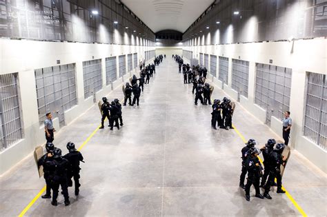 L Int Rieur De La Nouvelle Plus Grande Prison Du Monde D Tenus