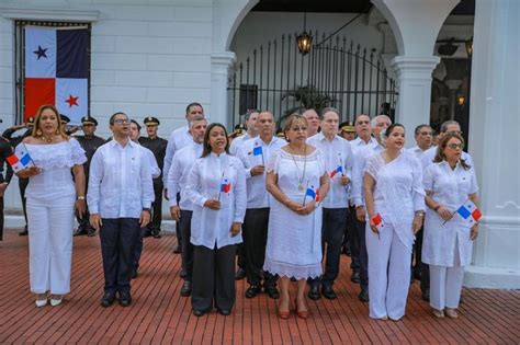 Nito Cortizo enarboló bandera nacional por el 3 de noviembre